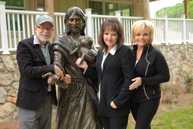 jim-bakker-lori-bakker-karen-wheaton-loris-house | The Jim Bakker Show