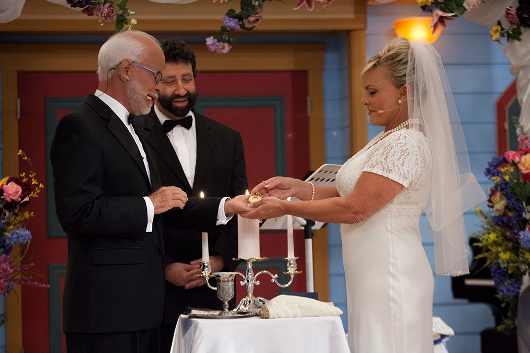 lori-bakker-gives-gift | The Jim Bakker Show