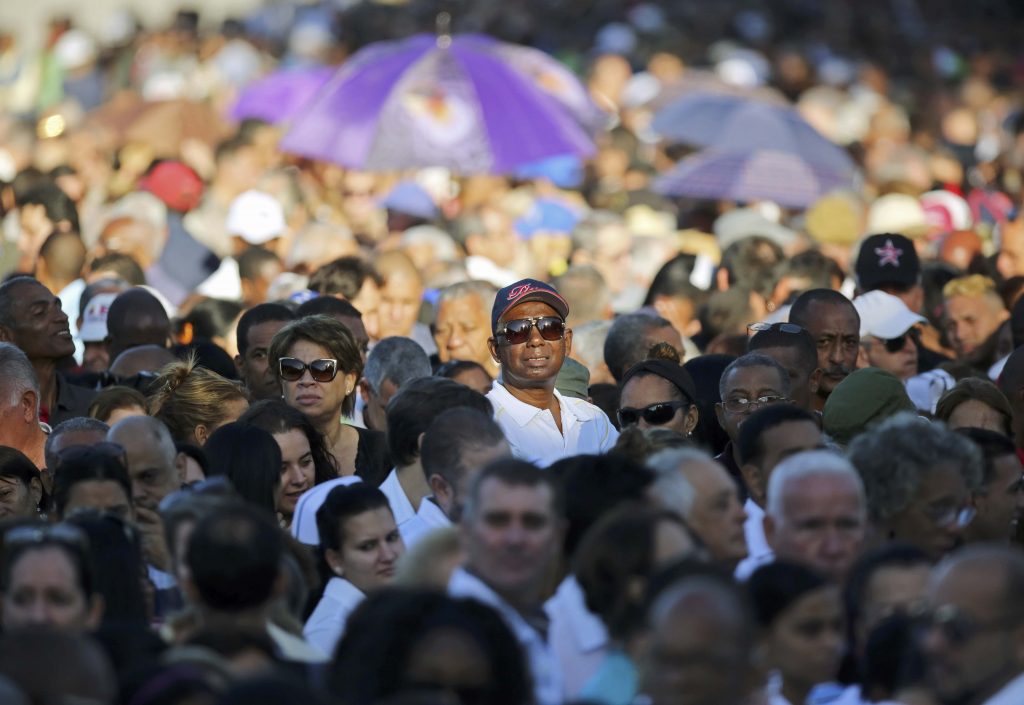 Cubans throng Revolution Square in mourning for Fidel Castro