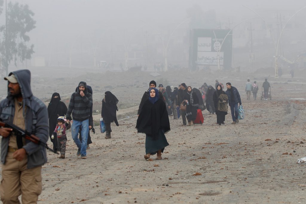 WFP, short of funds, halves food rations to displaced Iraqis