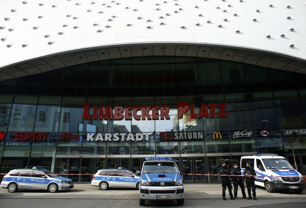 German shopping mall shut on police fears of an attack