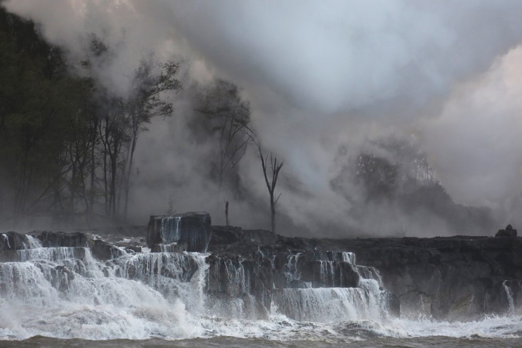 Deadly acid cloud rises over Hawaii as lava streams into ocean