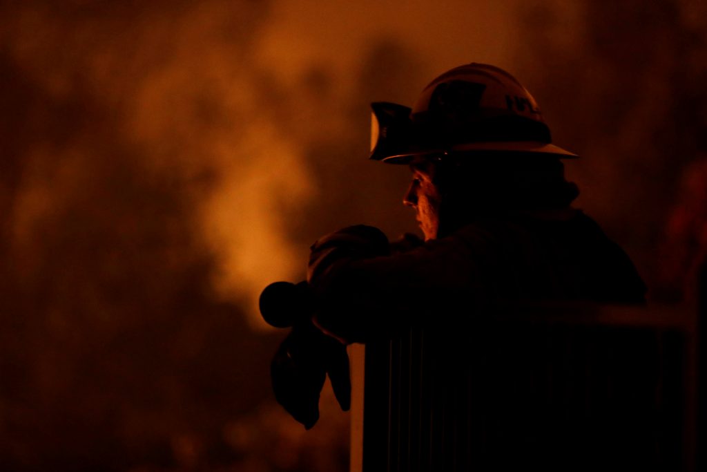 California 'Tasmanian devil' fire kills 2 firefighters, thousands flee