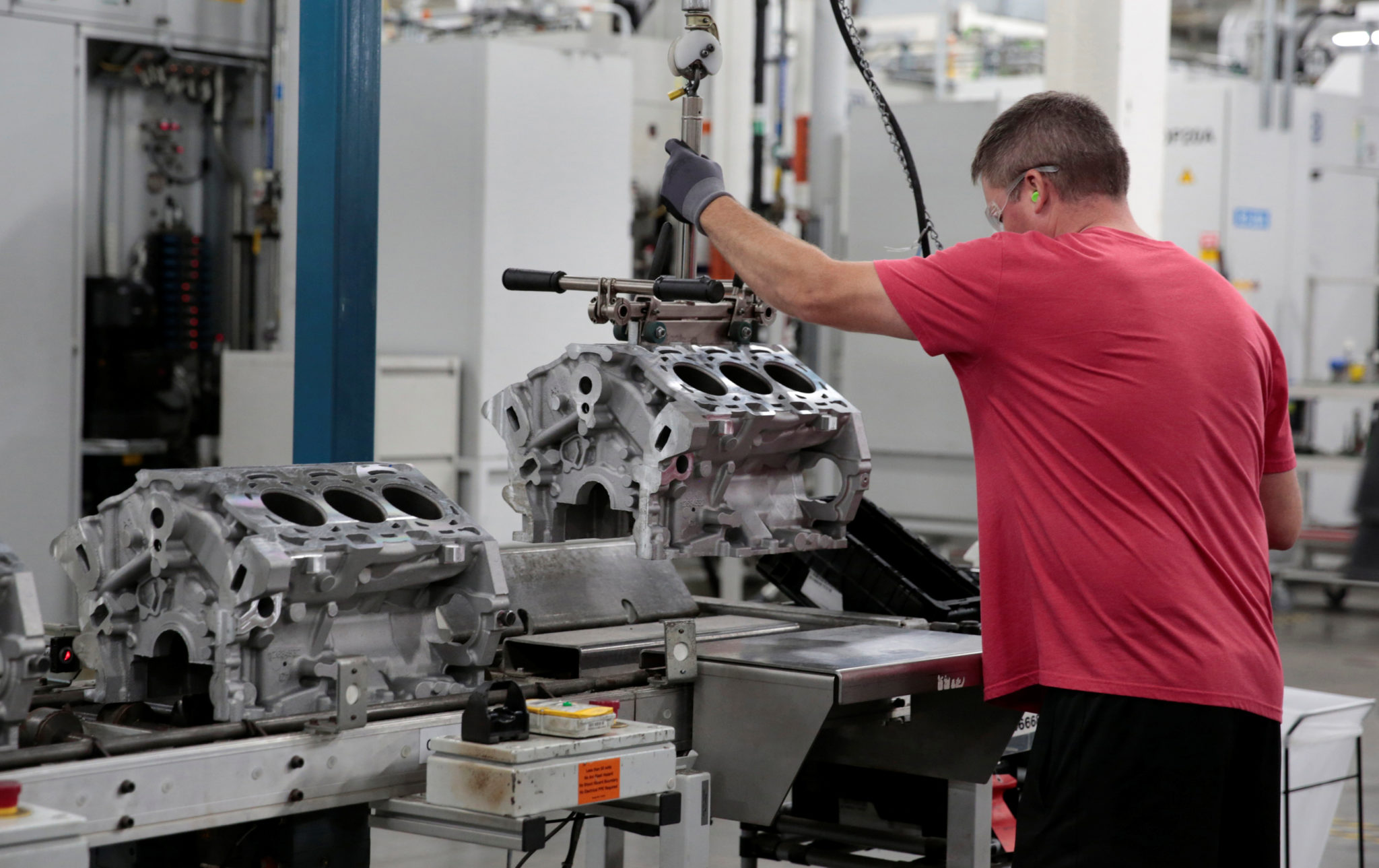 Detroit automakers keep masks on to keep the factories running | The ...
