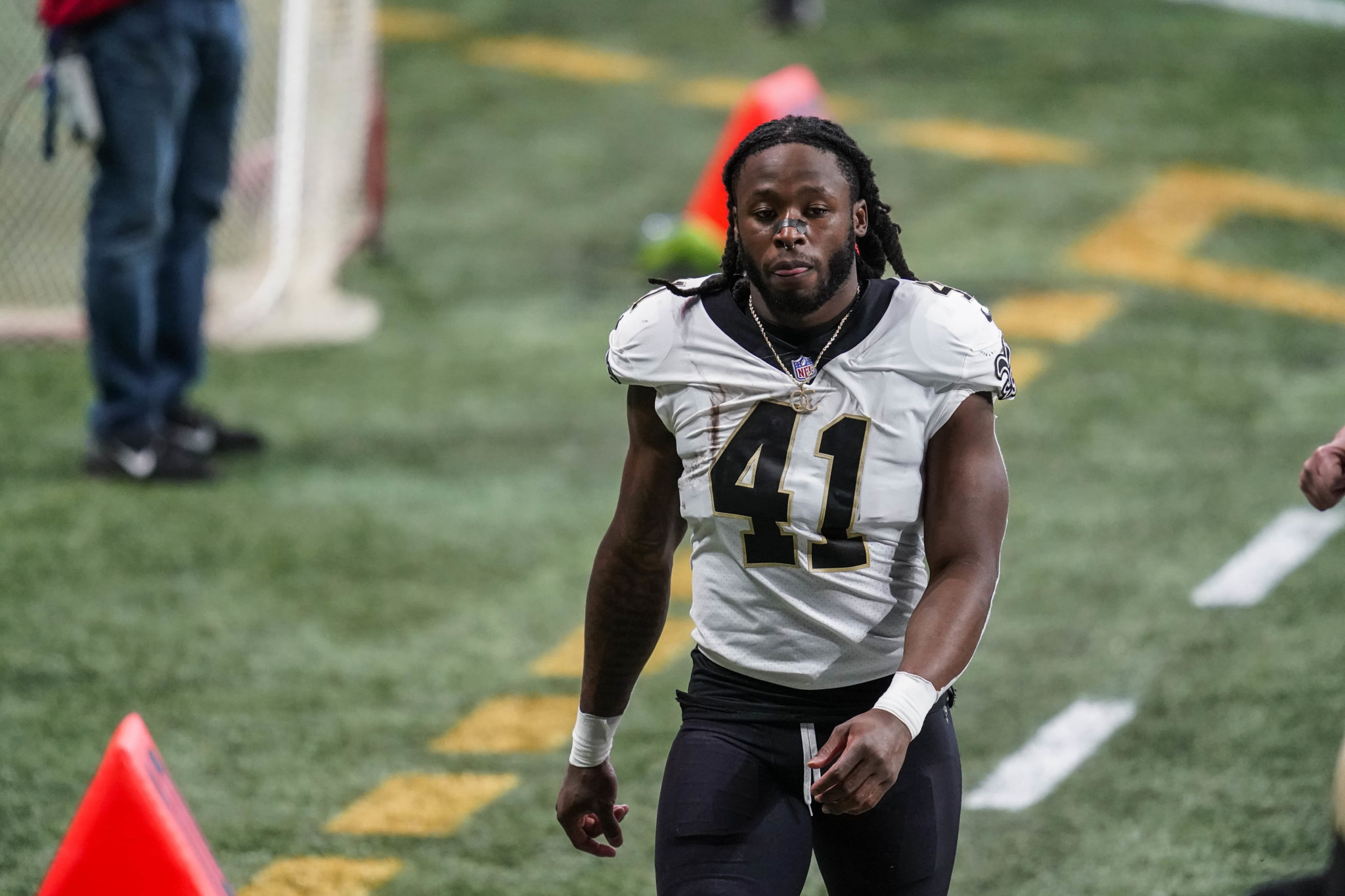 Kamara fined $5K for wearing Christmas-themed cleats | The Jim Bakker Show