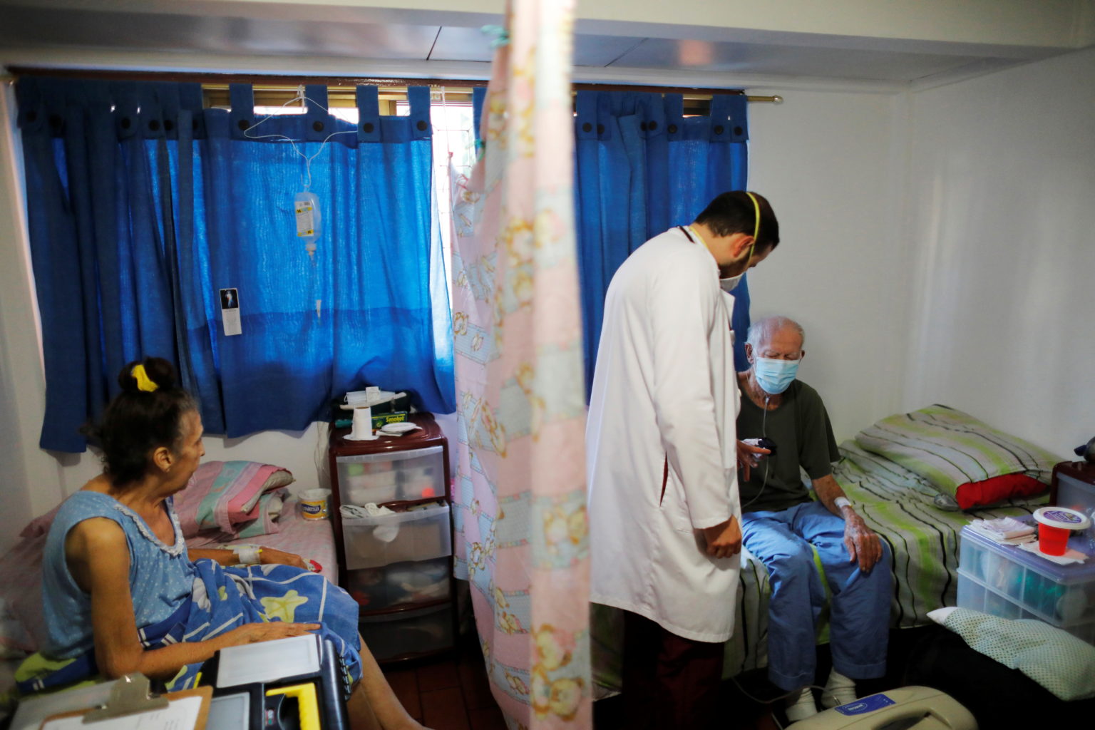 Venezuelans seek home care for COVID-19 amid crumbling health system ...