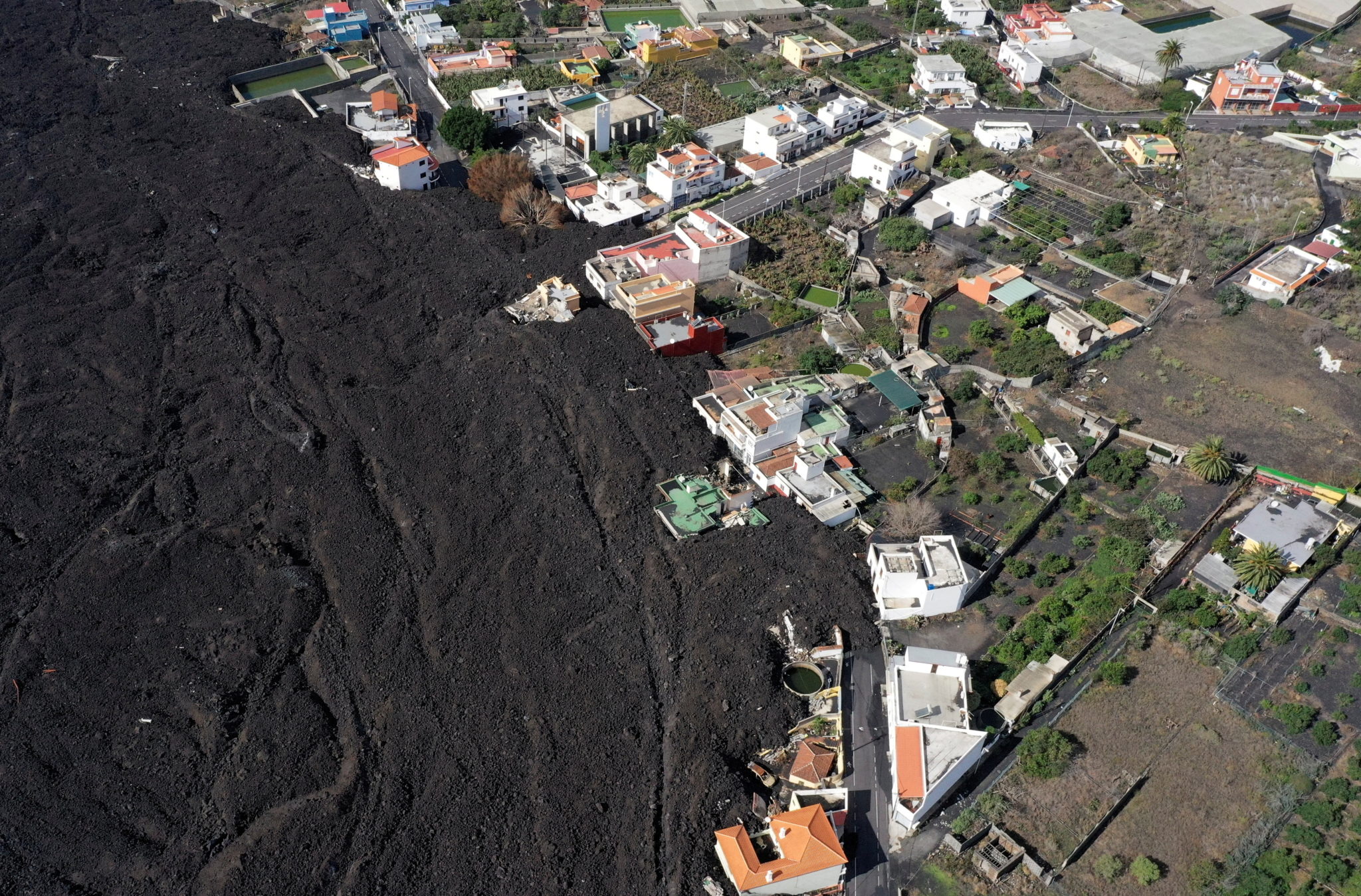 Spain's La Palma lifts lockdown imposed after volcano soured air ...