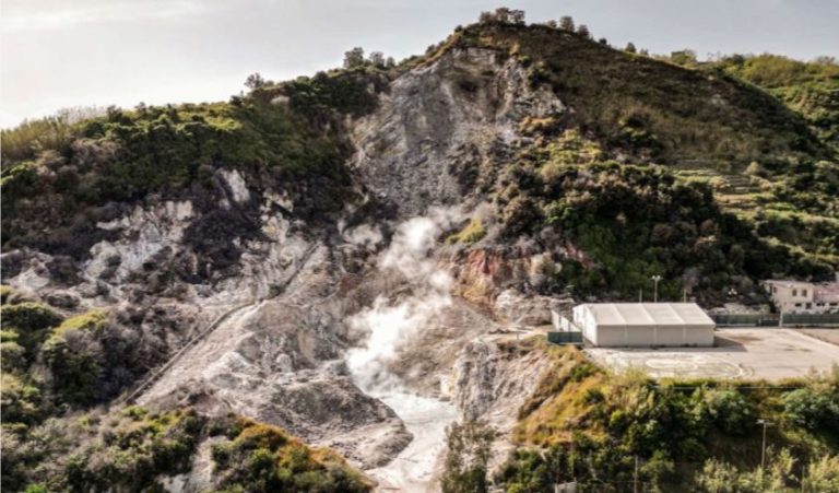 Dangerous threat as Supervolcano in Italy with swarm of thousands of ...