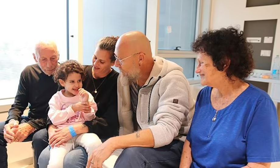 4-year-old American citizen Abigail Edan has been released from Hamas ...