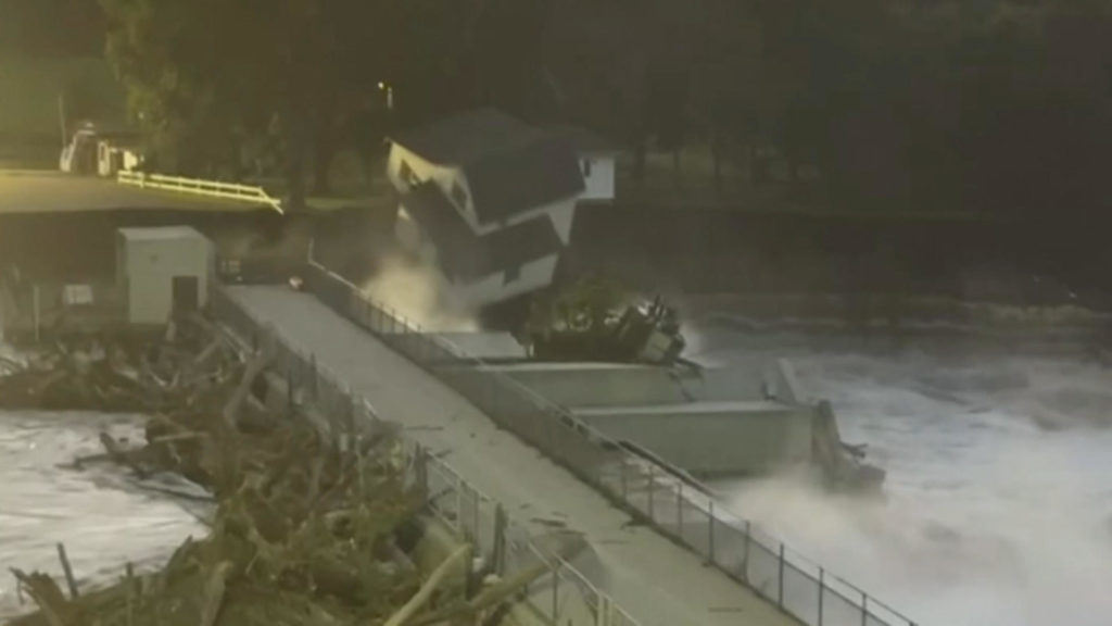 Home by Rapidan Dam collapses into southern Minnesota river | The Jim ...